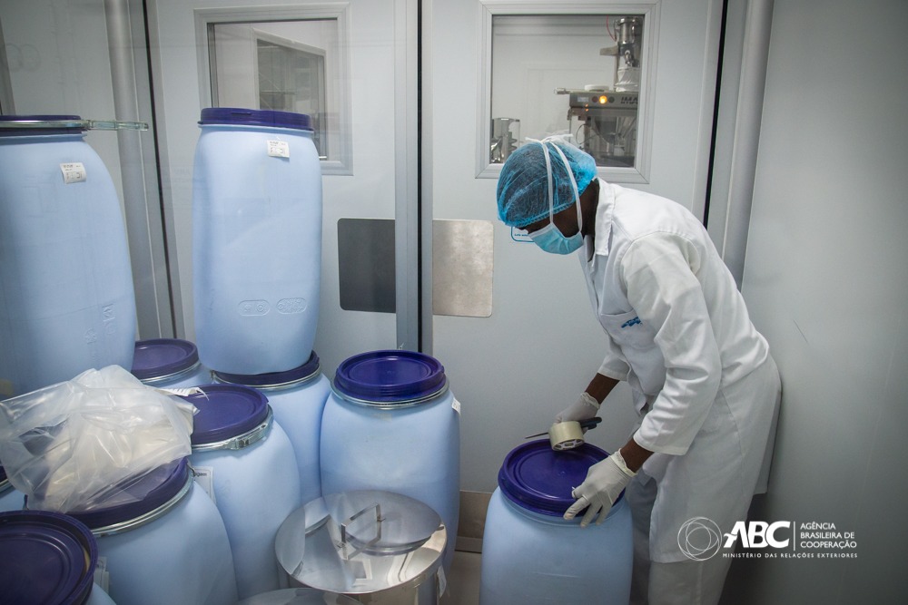 Com apoio do Brasil, Moçambique fortalece produção de medicamentos ...