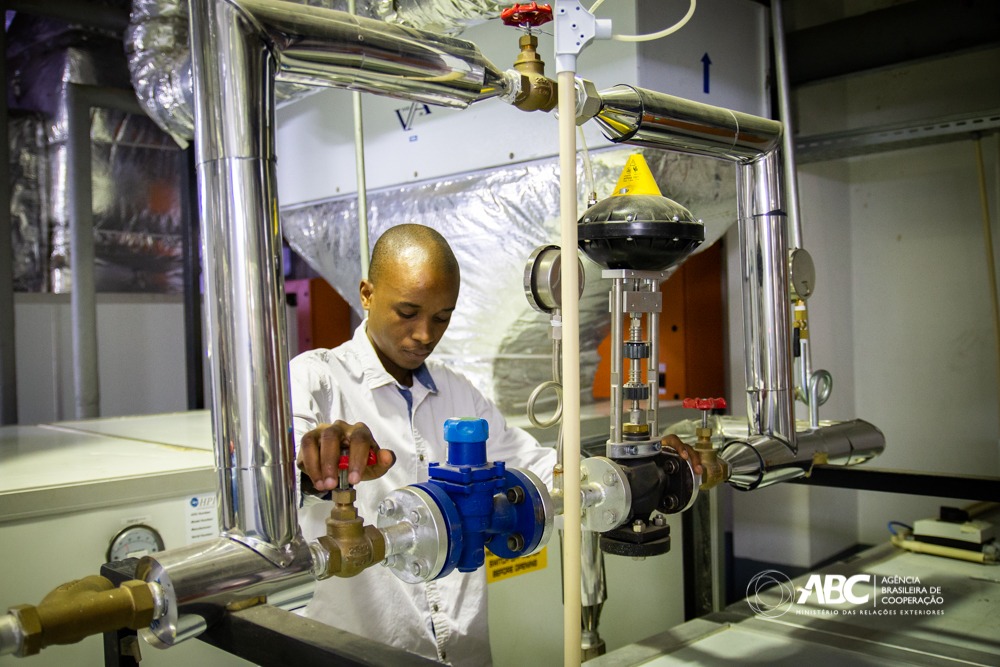 Com apoio do Brasil, Moçambique fortalece produção de medicamentos ...