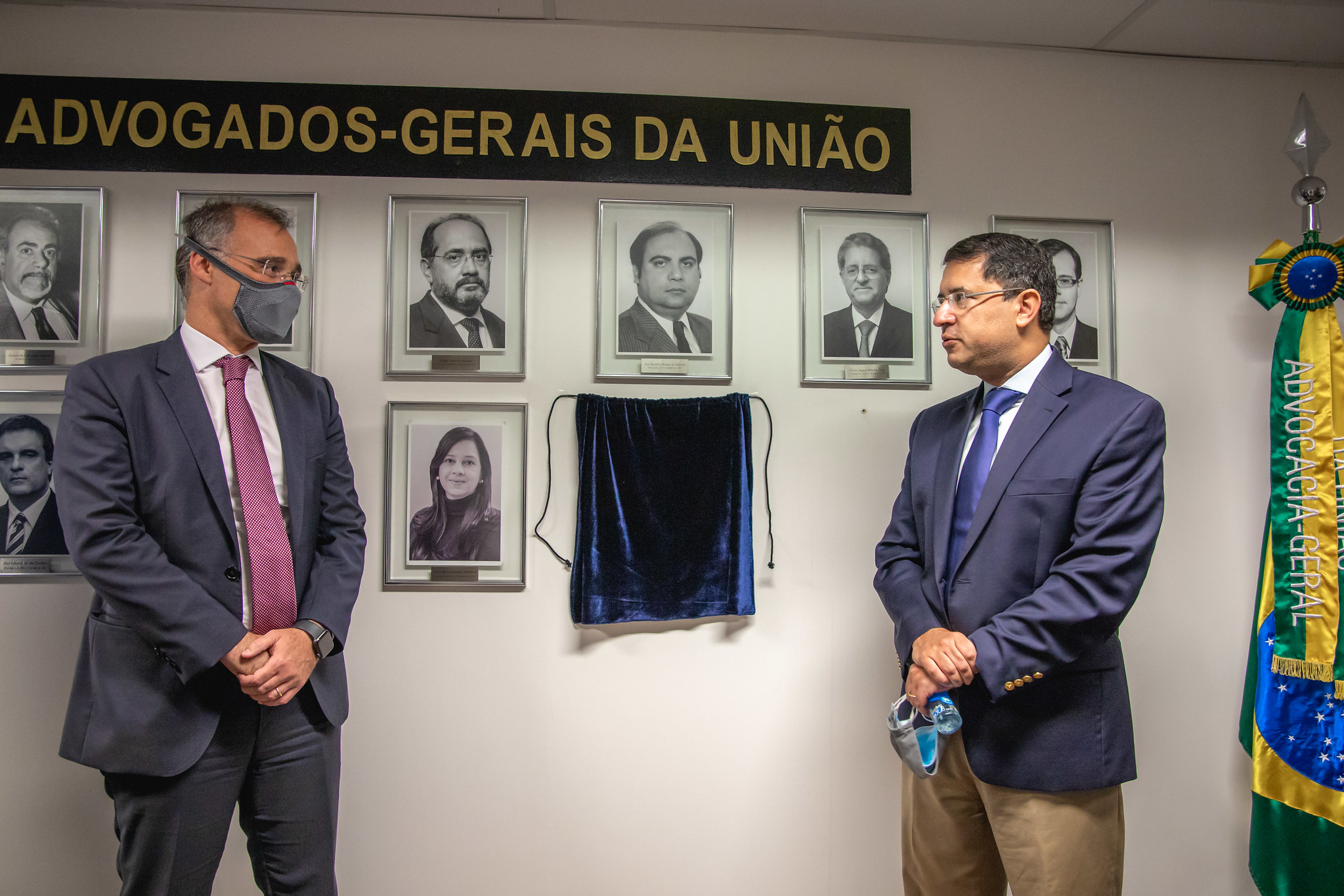 AGU homenageia André Mendonça com foto na Galeria dos ex-AGUs ...