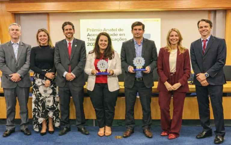 Anatel reconhece trabalho da Vivo e da Algar com o Prêmio de ...