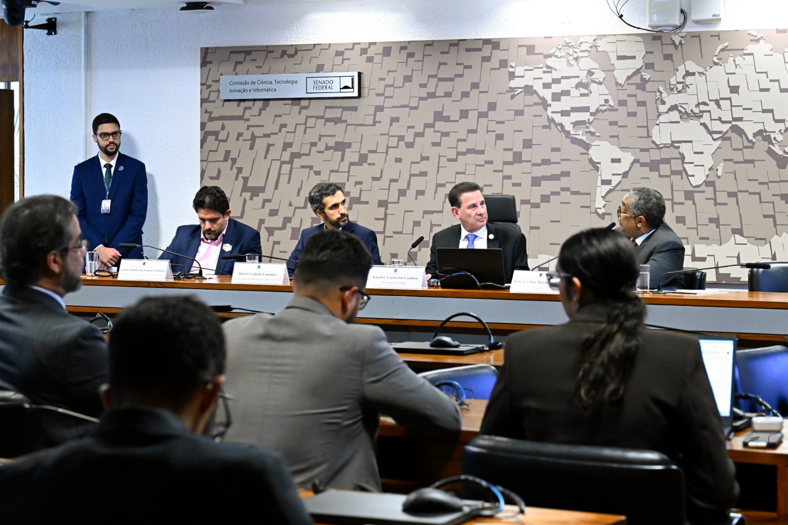 Em audiência no Senado, Anatel defende data centers como um dos pilares ...