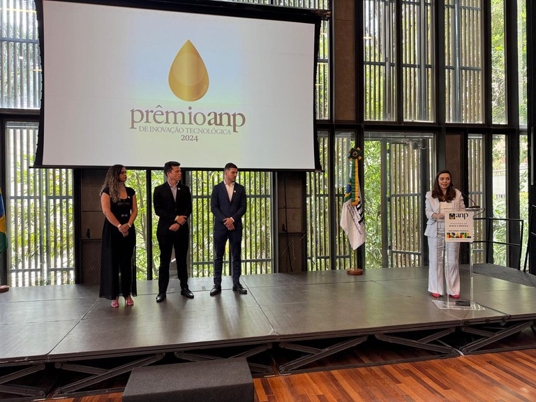 Mariana França, superitendente adjunta da STM, anuncia vencedor da ...