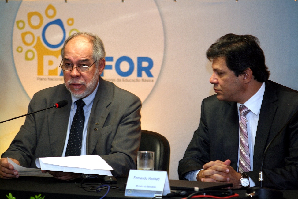 Ministro afirma que formação inicial é direito do professor e ...