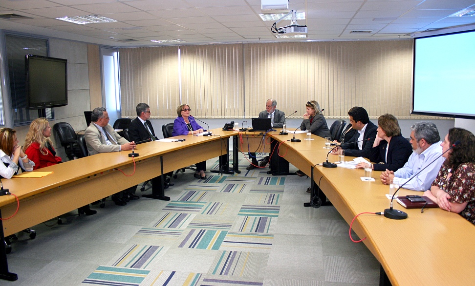 Secretaria de Educação do DF assina acordo com a Capes no âmbito do ...