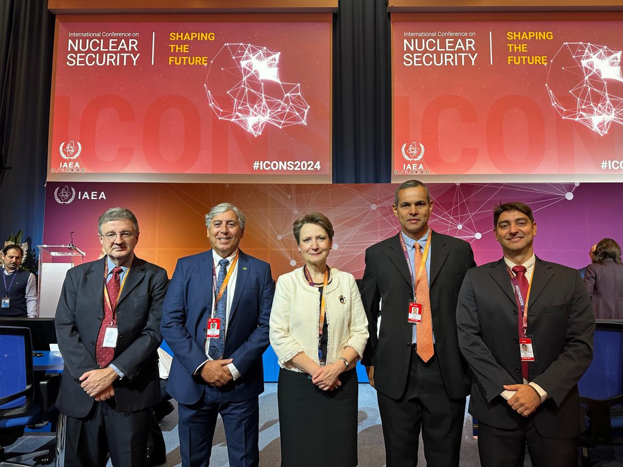 Servidores da DISEN, da Diretoria de Radioproteção e Segurança Nuclear ...