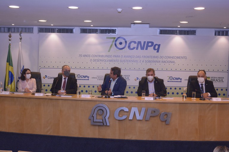 _RHS6652.JPG — Conselho Nacional de Desenvolvimento Científico e ...