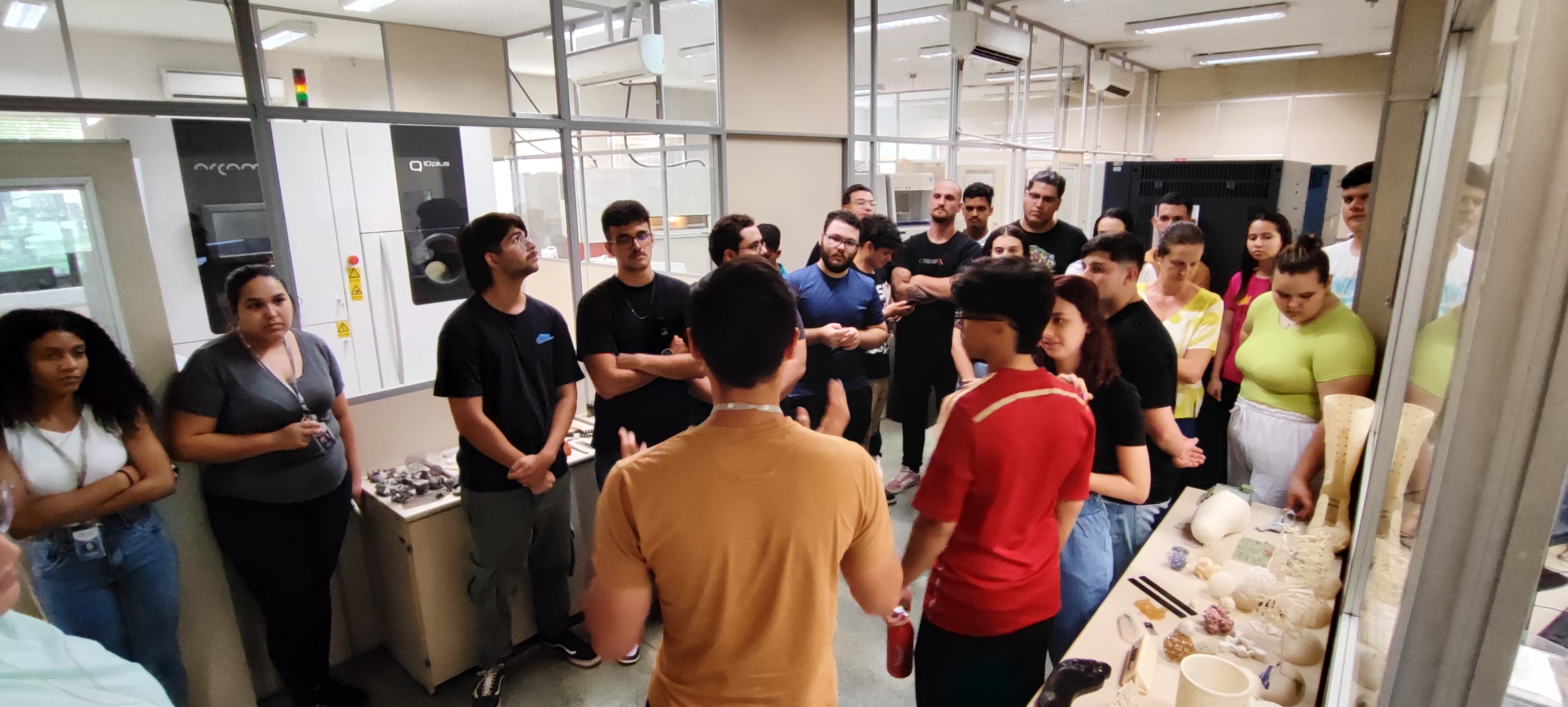 Alunos da Escola Politécnica da PUC Campinas visitam o CTI Renato Archer durante a 21ª SNCT ...