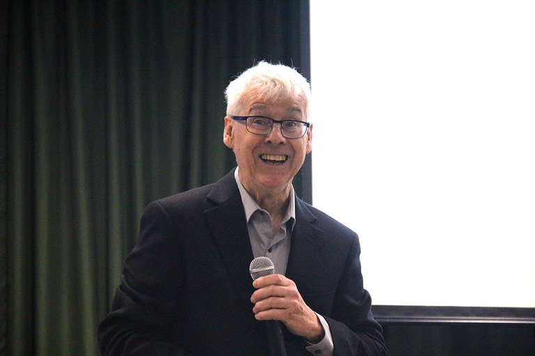 Mark Rodwell, professor na Universidade da Califórnia, dá palestra no ...