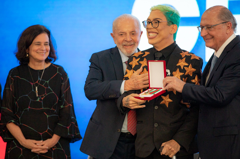 MinC prestigia cerimônia de outorga da medalha Oswaldo Cruz — Ministério da Cultura