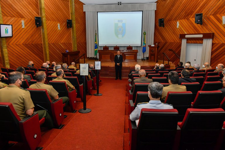 Ministro apresenta a evolução do Ministério da Defesa — Ministério da ...