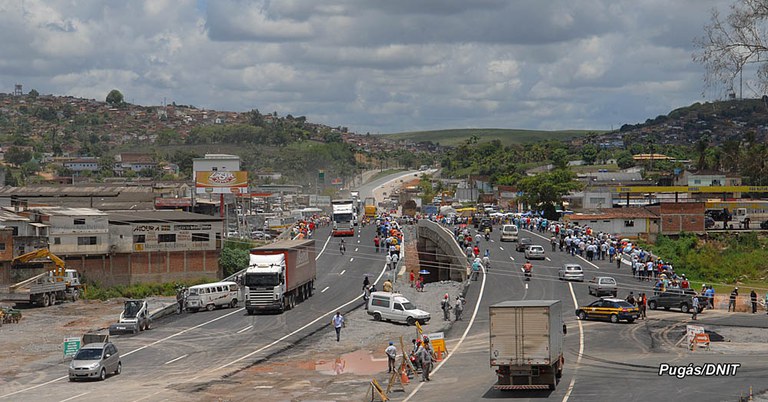 Comunidade de Palmares/PE comemora liberação das pontes na BR-101 ...