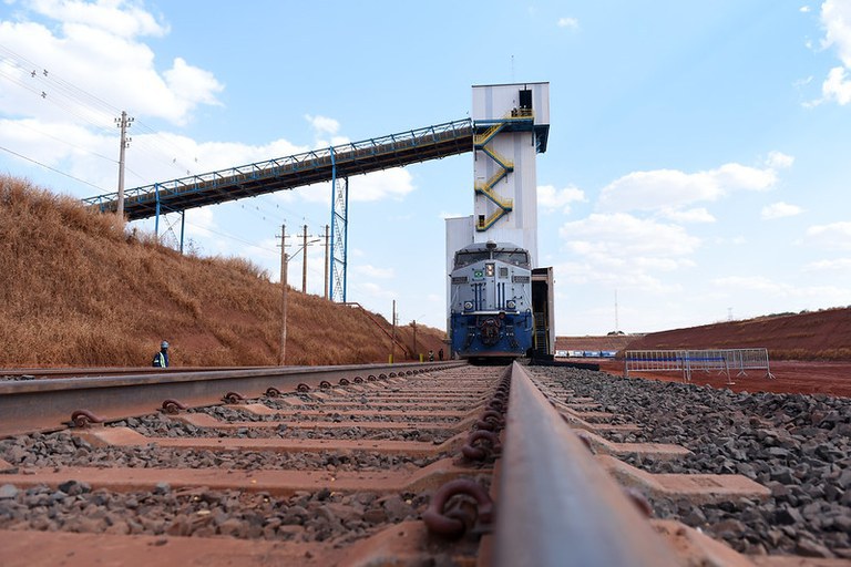 The Pro Trilhos Program