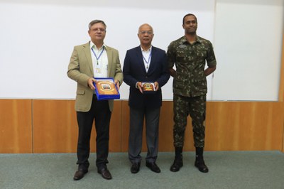 Escola Superior de Defesa recebe alunos da ECEME — Escola Superior de ...