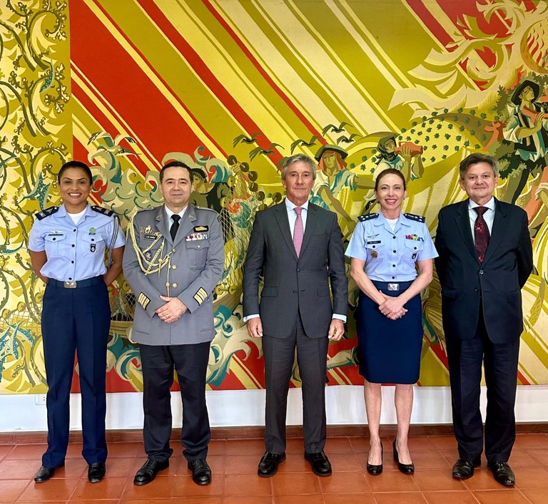 ESD e Embaixada de Portugal realizam parcerias institucionais — Escola Superior de Defesa - ESD