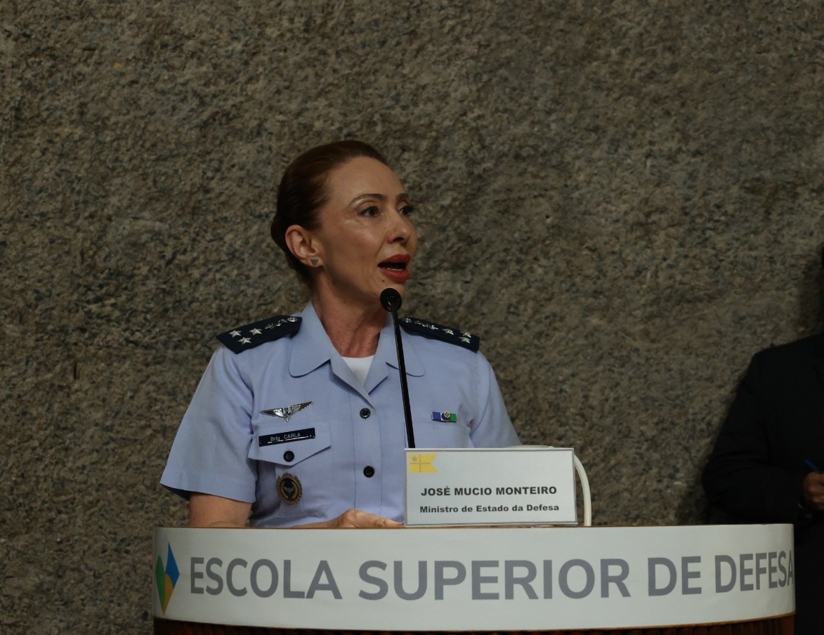 Ministro da Defesa abre o Ciclo Anual de Palestras de 2025 e profere a aula magna do CAED na ...