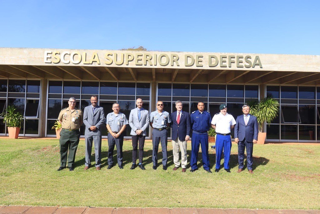 Novo diretor do Centro W J Perry visita a ESD — Escola Superior de ...
