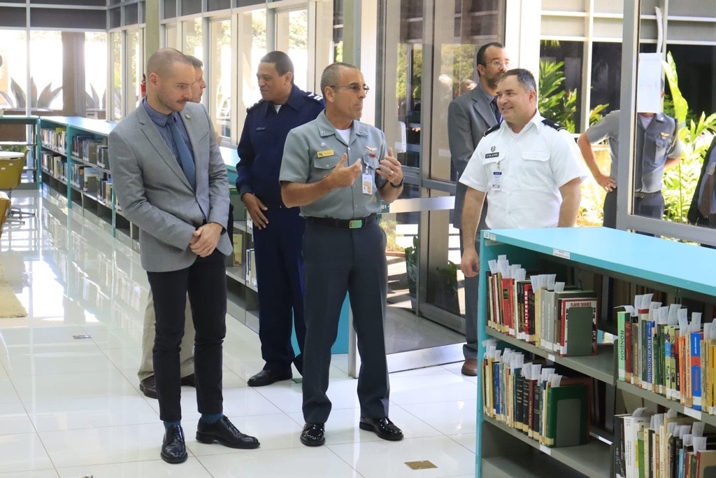 Novo diretor do Centro W J Perry visita a ESD — Escola Superior de ...