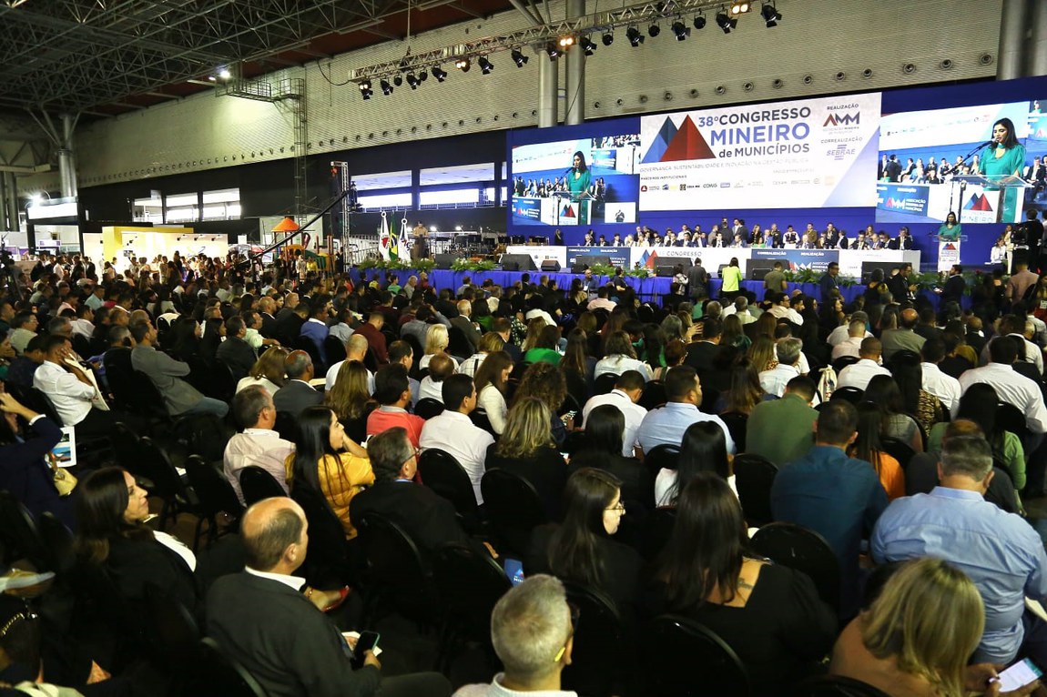 MEsp atende prefeitos, secretários e parlamentares no 38° Congresso ...