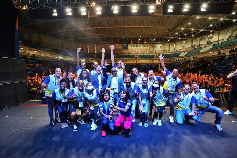 Ao som da banda Melin, Arena Carioca 1 recebe a festa de encerramento ...