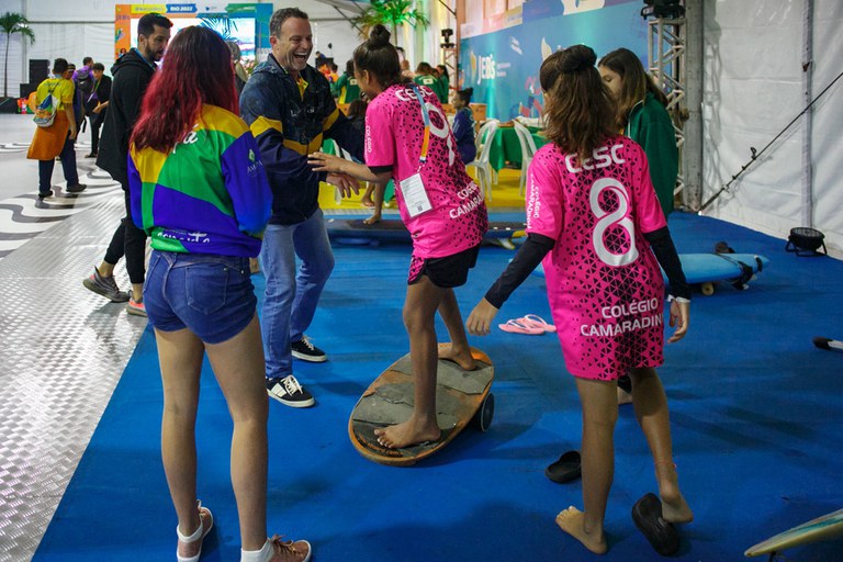 Pioneiros do surfe destacam característica educacional da modalidade ...