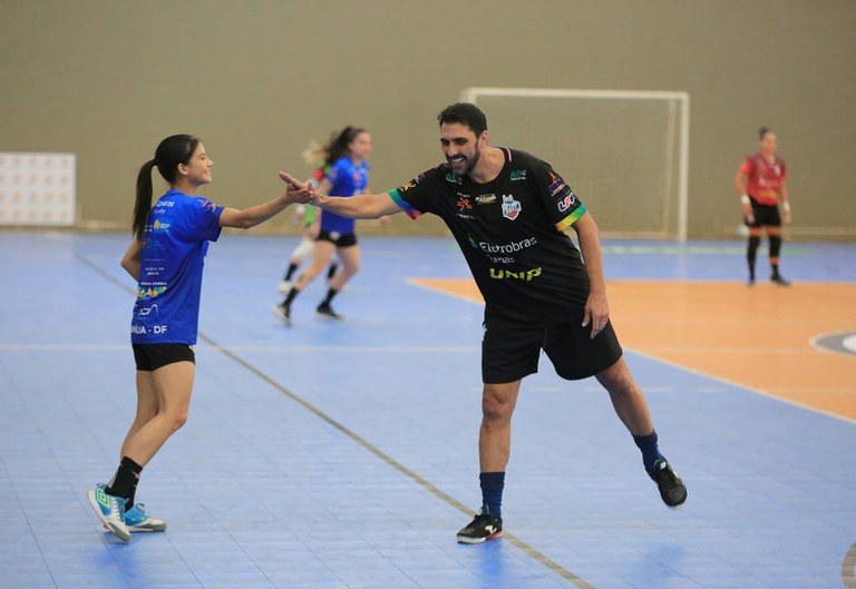 Projeto desenvolve futsal para atletas de base, alto rendimento e pessoas com deficiências ...