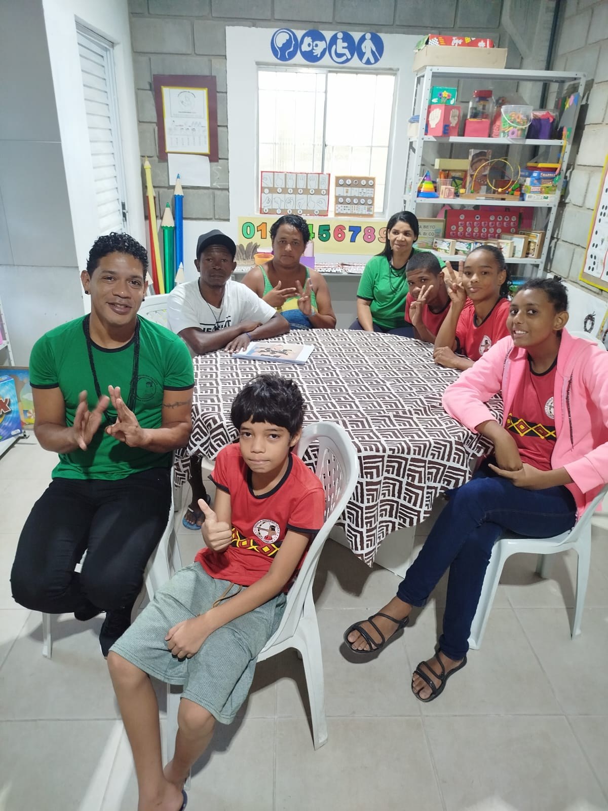 Teachers and students unite to preserve the Pataxó Indigenous Sign Language