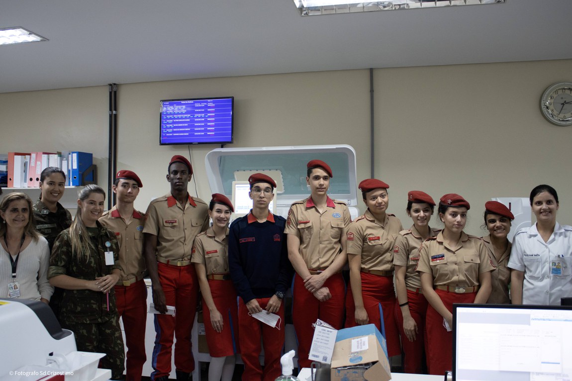 Visita dos alunos do Colégio Militar de Brasília ao Hospital das Forças ...