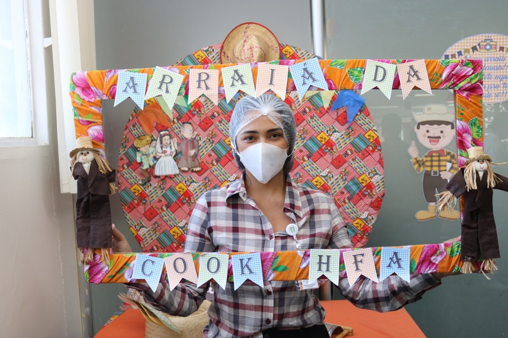 Clima junino toma conta do almoço e motiva Servidores do HFA