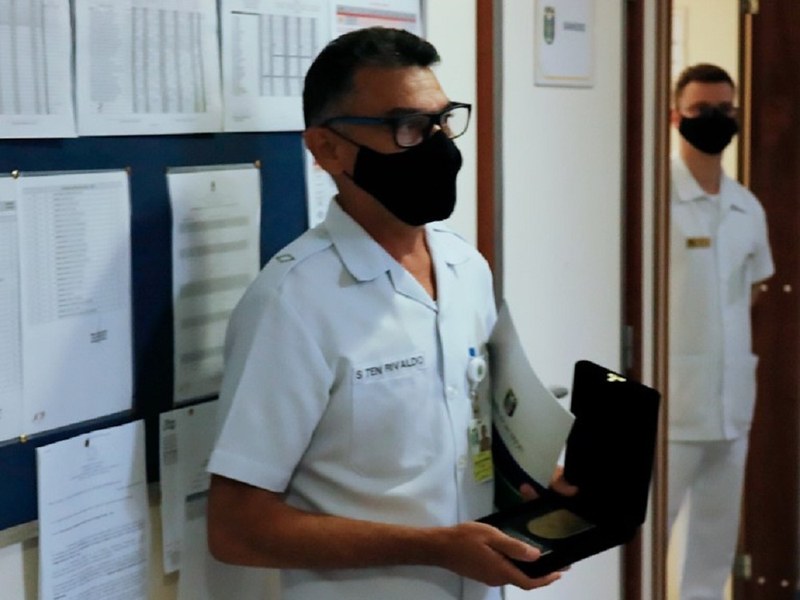 HFA homenageia Subtenente no seu regresso ao Exército Brasileiro