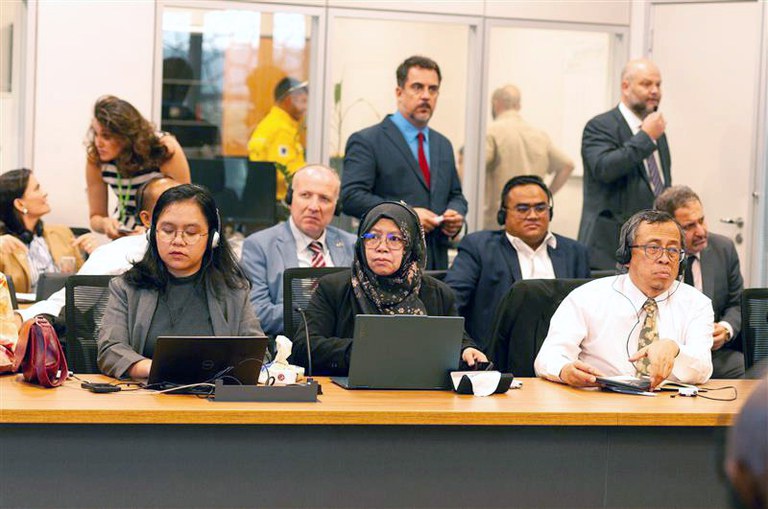 Representantes da República Democrática do Congo e da Indonésia visitam ...