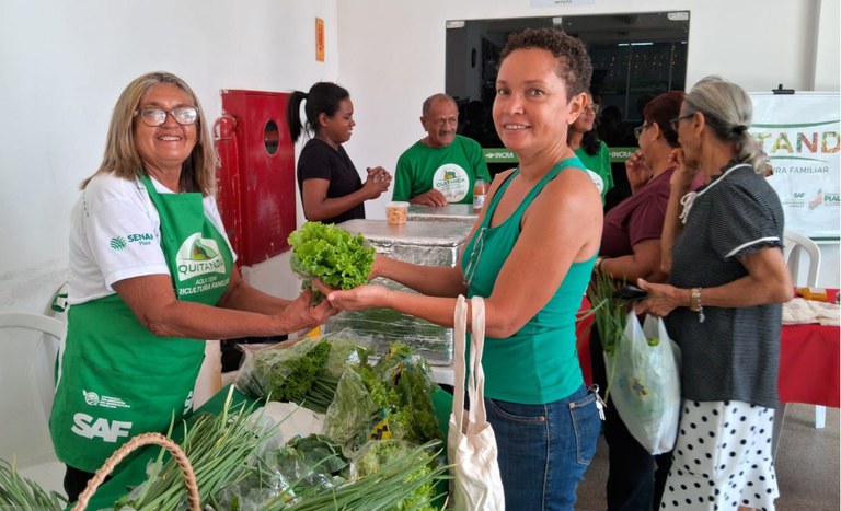 Assentados expõem produtos na Quitanda da Agricultura Familiar em ...