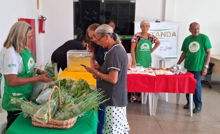 Assentados expõem produtos na Quitanda da Agricultura Familiar em ...