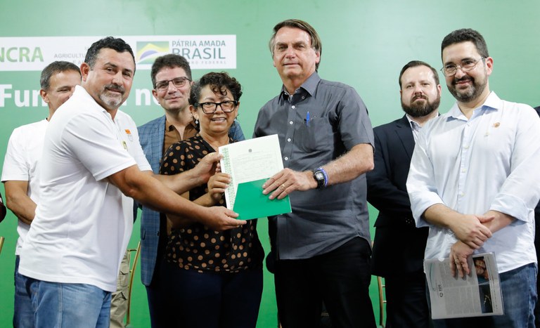 Governo Federal entrega 500 títulos definitivos de terra a agricultores do Acre — Incra