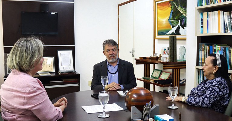 Novo diretor do Inpa recebe subsecretária de Unidades de Pesquisa e ...