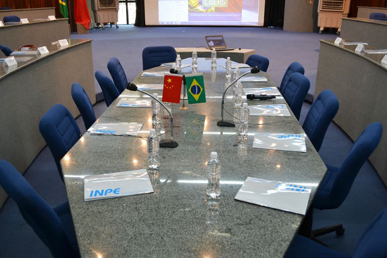 DSC_0323.jpg — Instituto Nacional de Pesquisas Espaciais