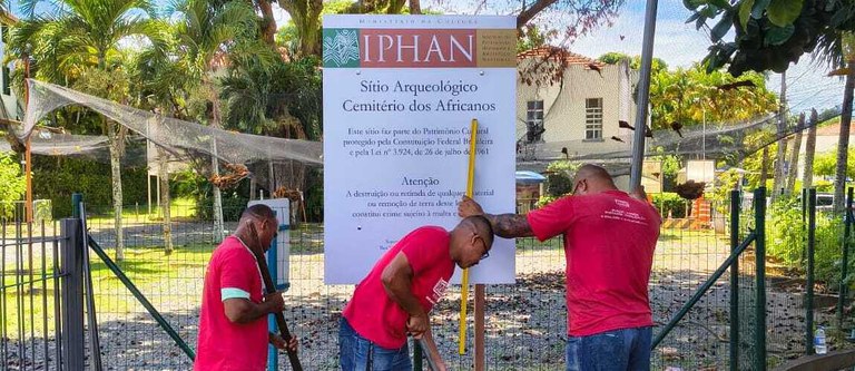 Iphan instala placa de sinalização no sítio arqueológico Cemitério dos ...