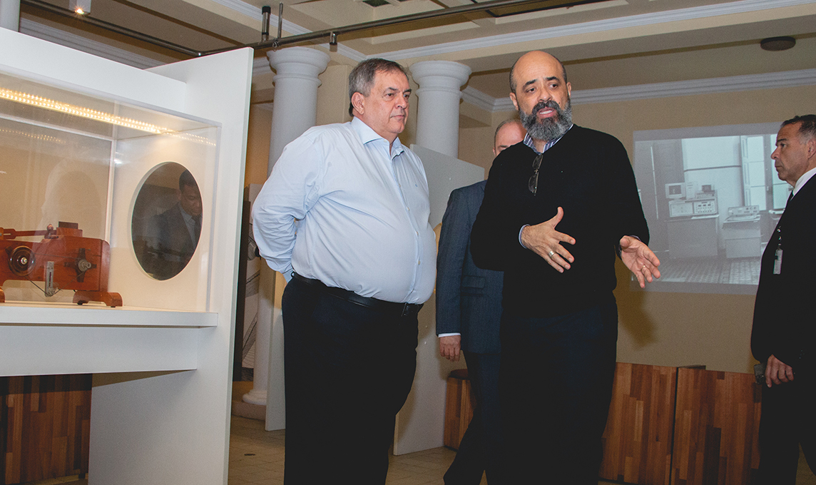 Visita do Ministro do MCTI, Paulo Alvim, ao MAST — Museu de Astronomia ...