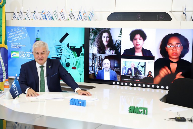 Microsoft Brasil se une ao governo para projetos de capacitação ...