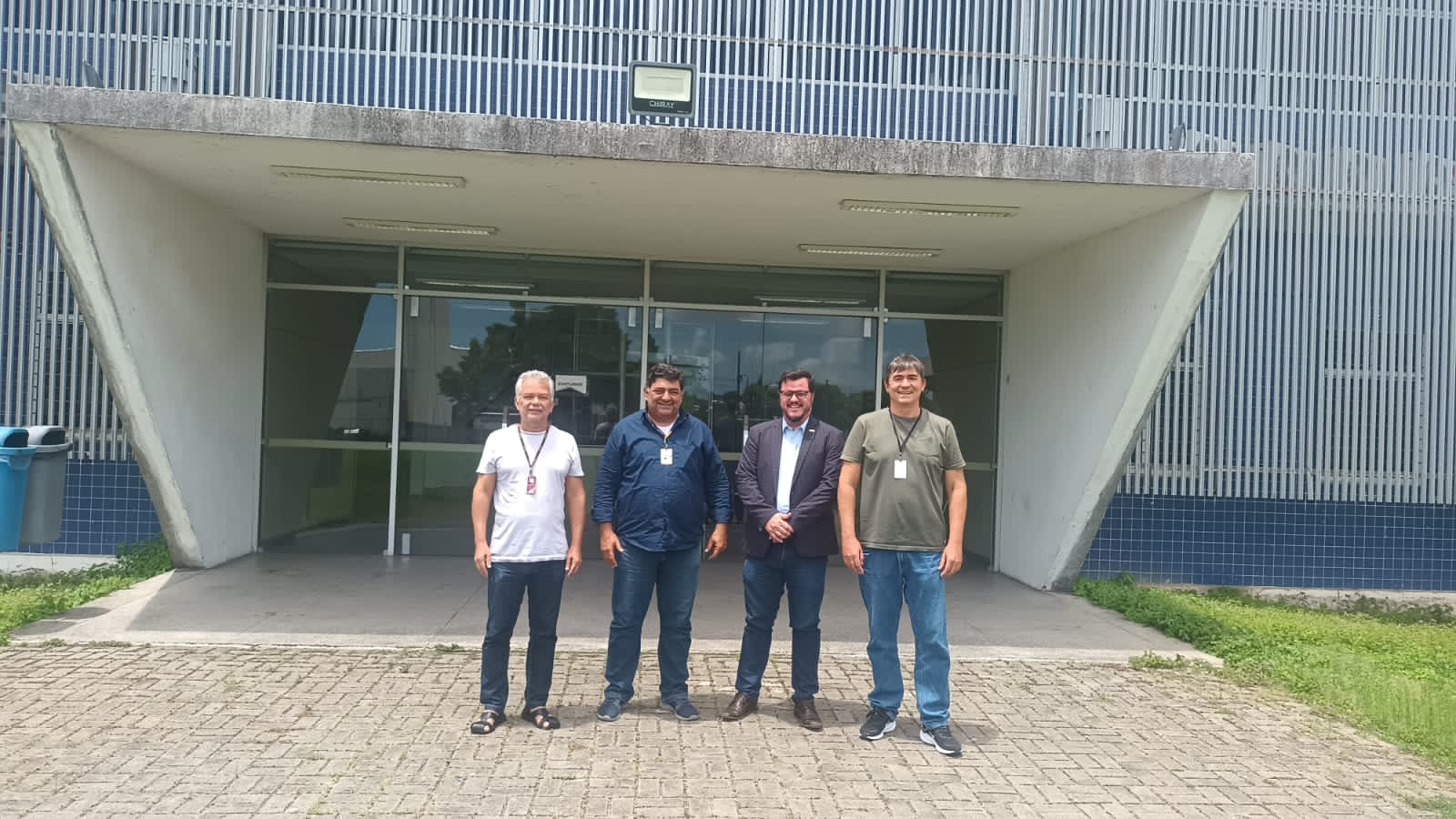 Secretário Guila Calheiros visita laboratórios de nanotecnologia e fotônica da Universidade ...