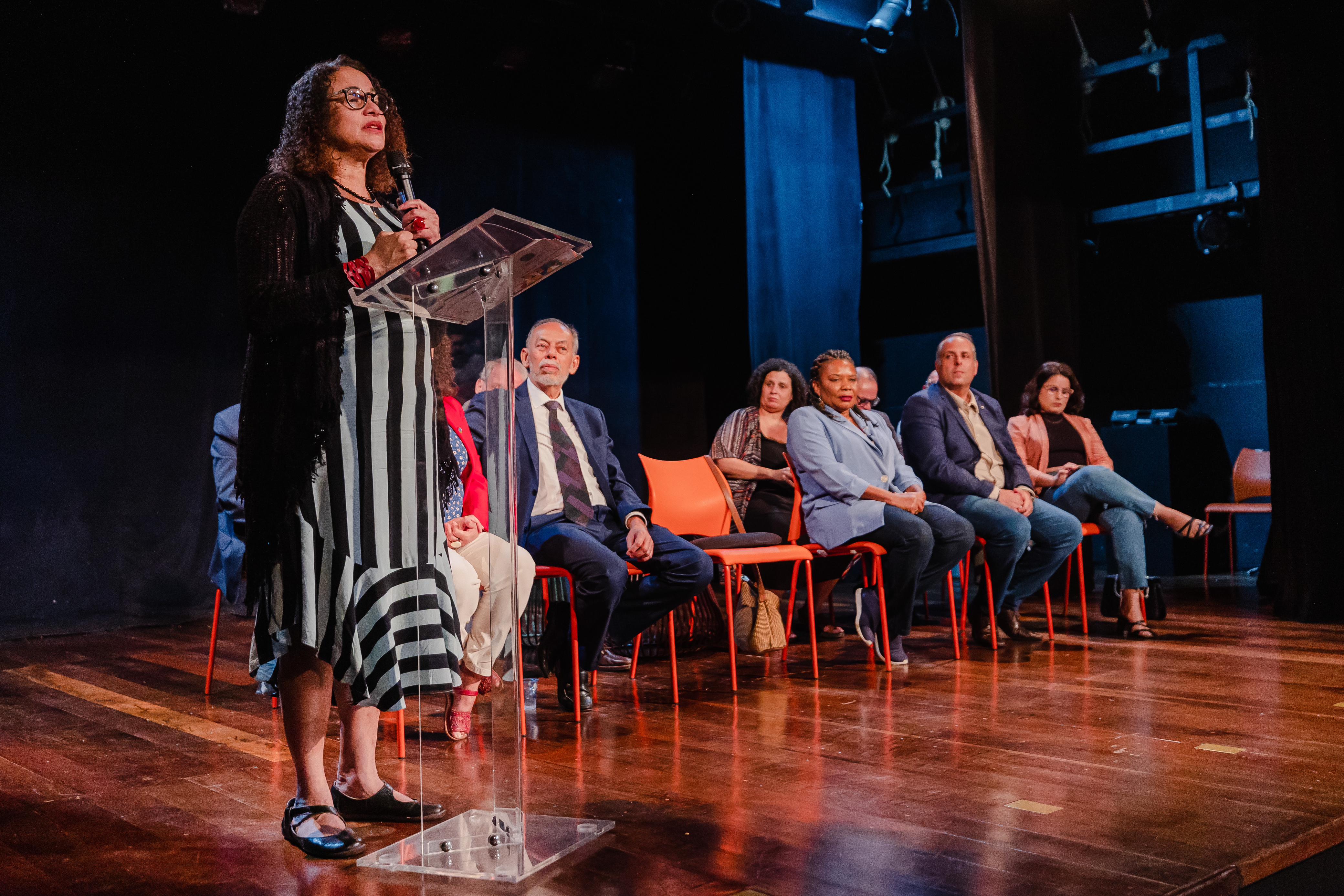 Ministra Luciana Santos anuncia R$ 250 milhões para recuperar e preservar patrimônio científico ...