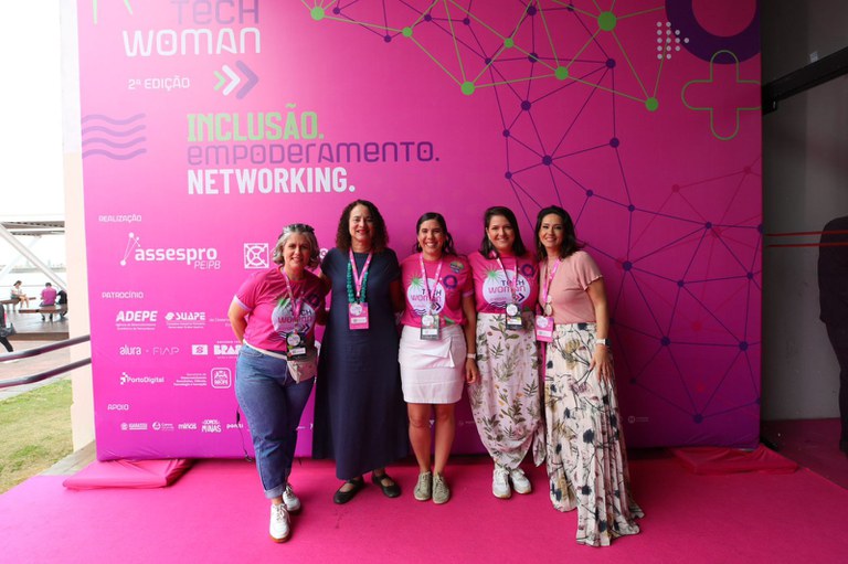 Ministra participa de evento sobre inclusão feminina no setor de ...