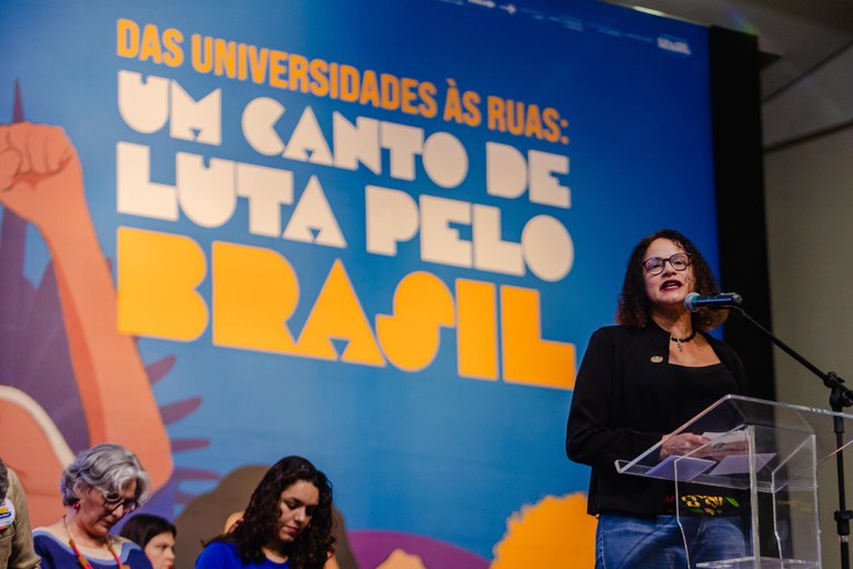 Ministra Luciana Santos destaca ciência, tecnologia e democracia no 60º Congresso da UNE ...