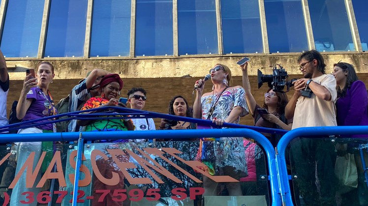 Symmy Larrat participa da 21ª Caminhada de Mulheres Lésbicas e ...