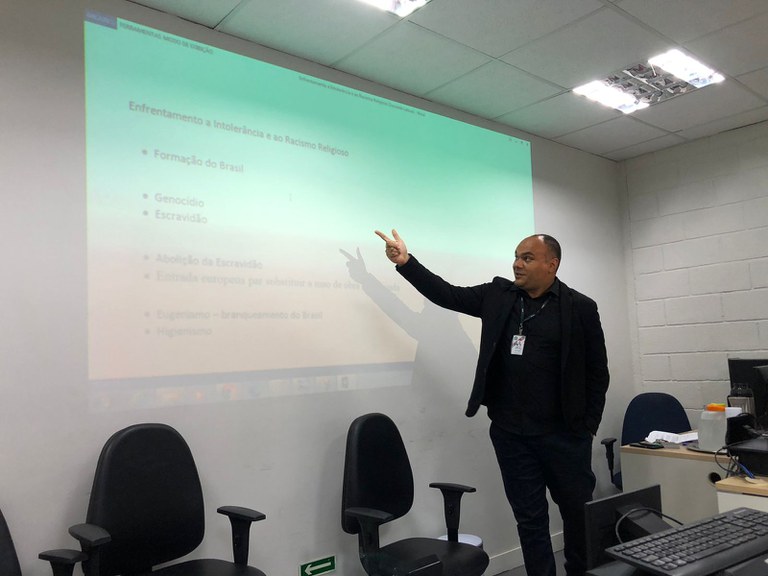 Pela primeira vez, agentes do Disque 100 recebem capacitação para ...