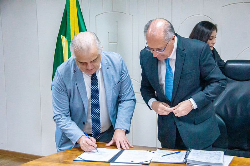 pnce-01.jpg — Ministério do Desenvolvimento, Indústria, Comércio e Serviços