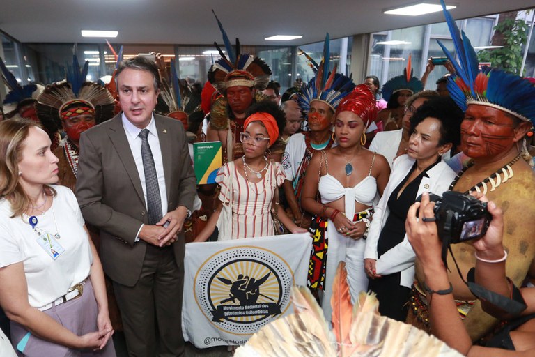 Indígenas e quilombolas são recebidos no MEC — Ministério da Educação