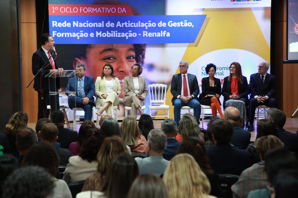 MEC empossa membros do Cenac e Renalfa — Ministério da Educação