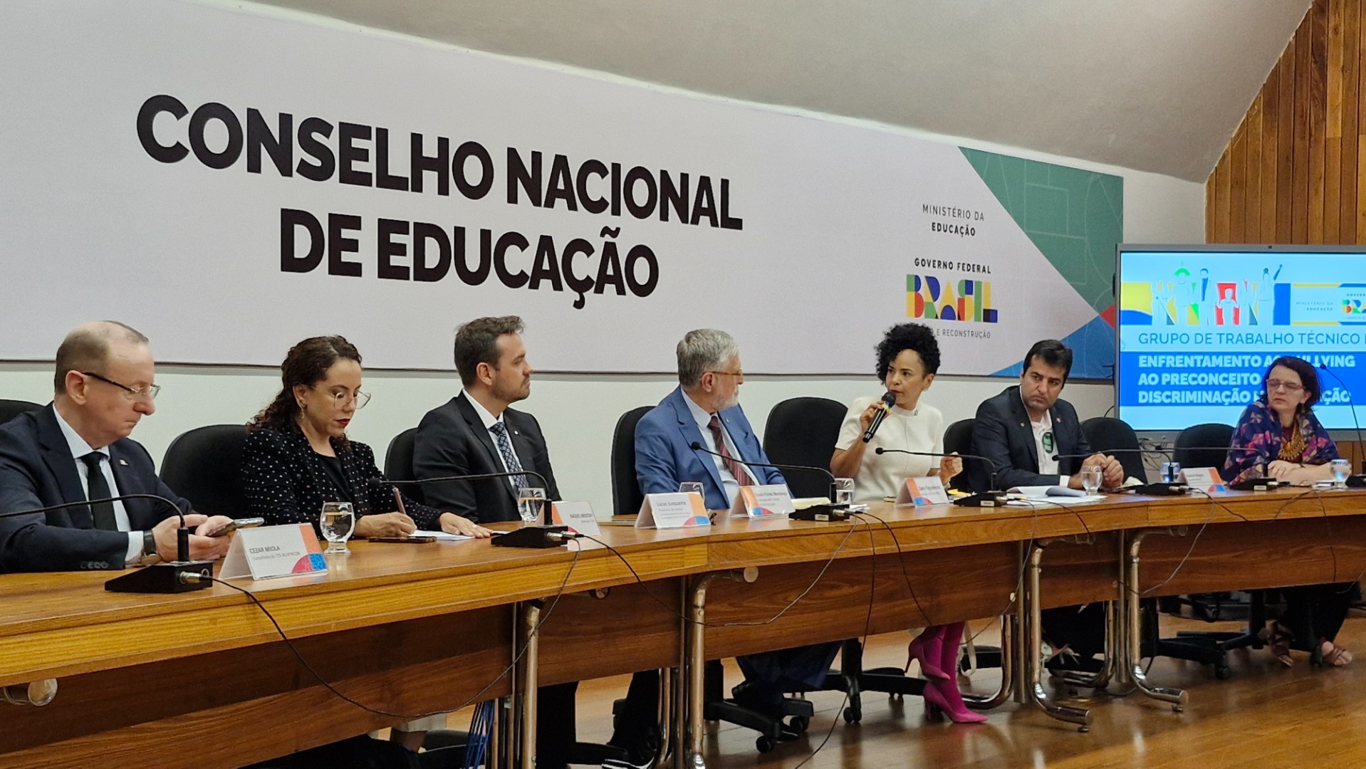 MEC lança GT de combate a bullying e discriminação na escola ...