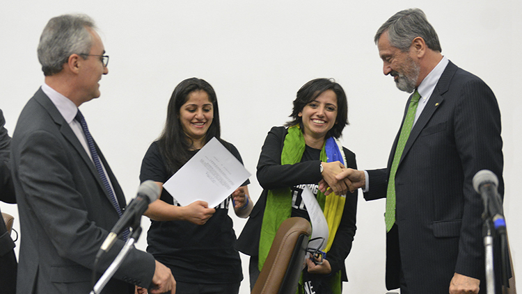 Ministro da Justiça assina o primeiro reconhecimento de apatridia do ...