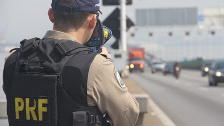 Operação da PRF reforça segurança nas estradas durante o feriado ...
